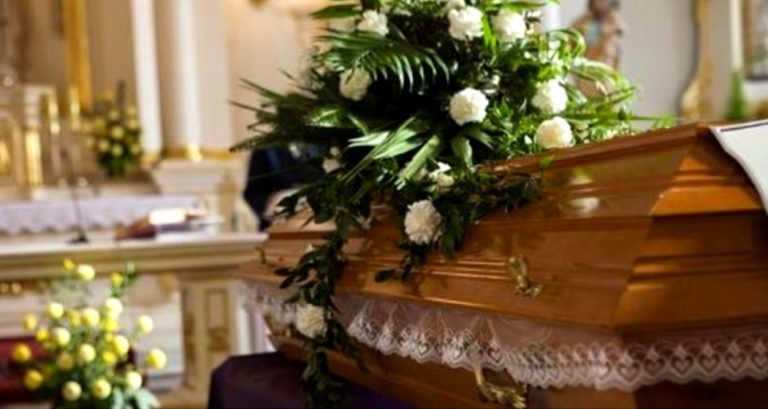 Elderly Couple Married For Over 77 Years Gets Buried Holding Hands In ...